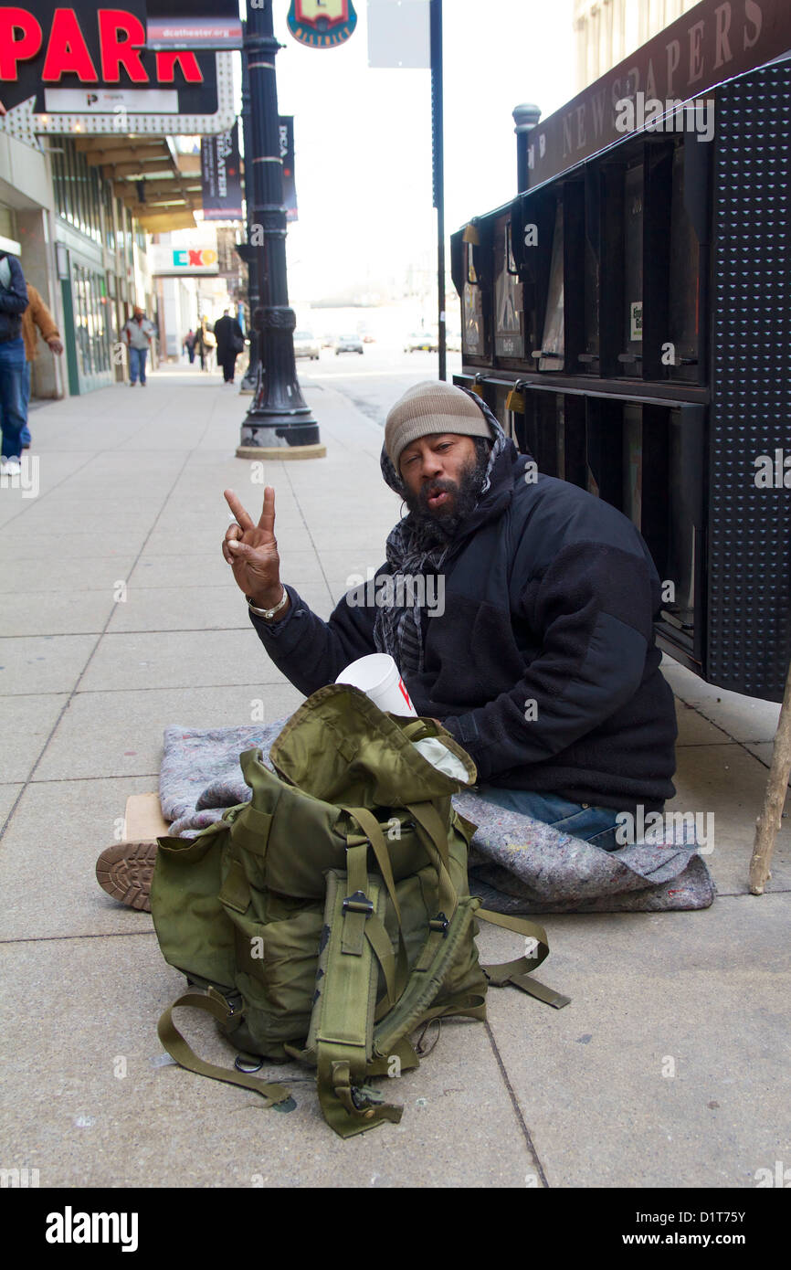 Chicago illinois homeless street hi-res stock photography and images ...