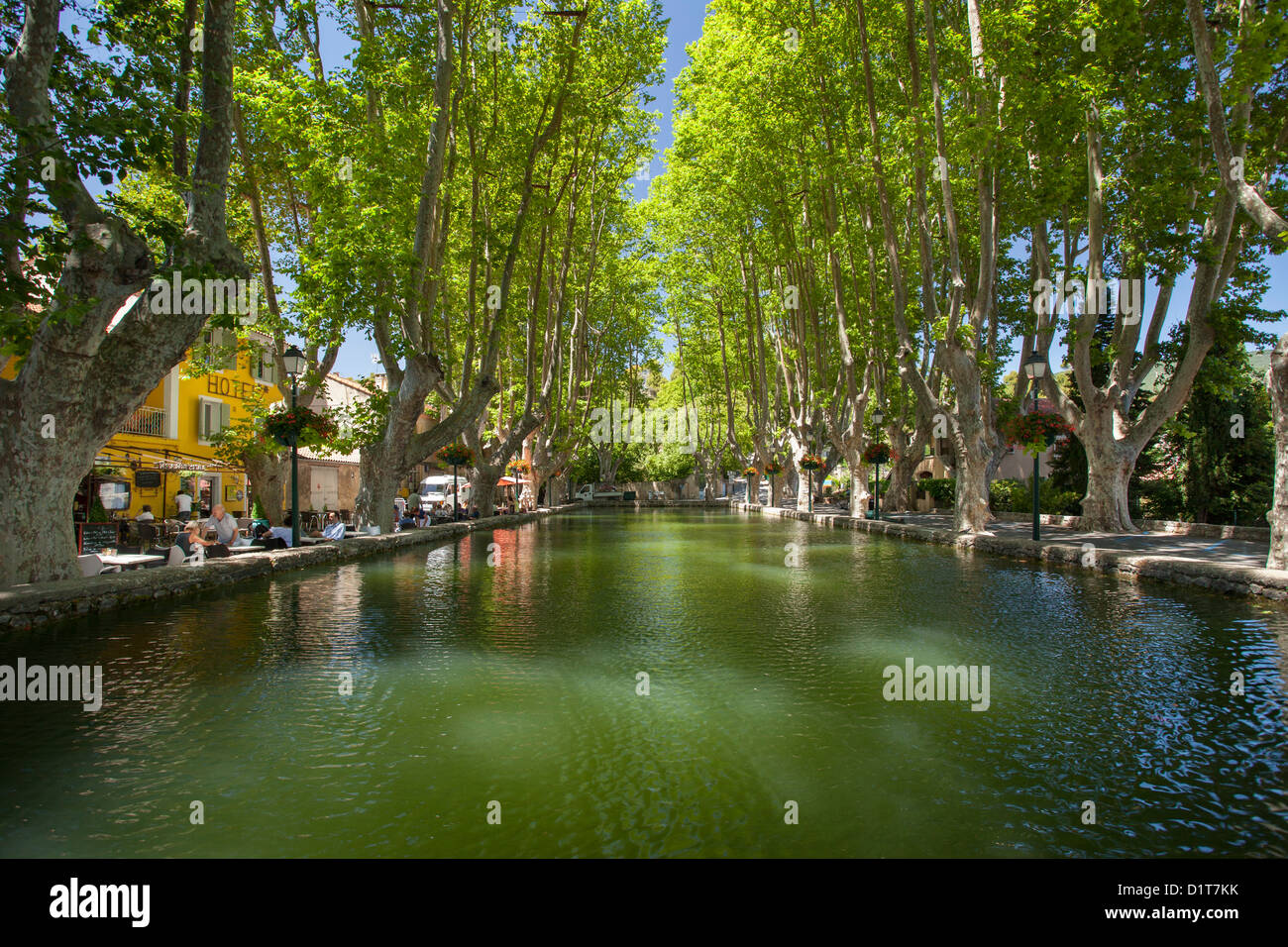 Tree-lined pool - les Bassin de l'Etang, in public square of Cucuron ...