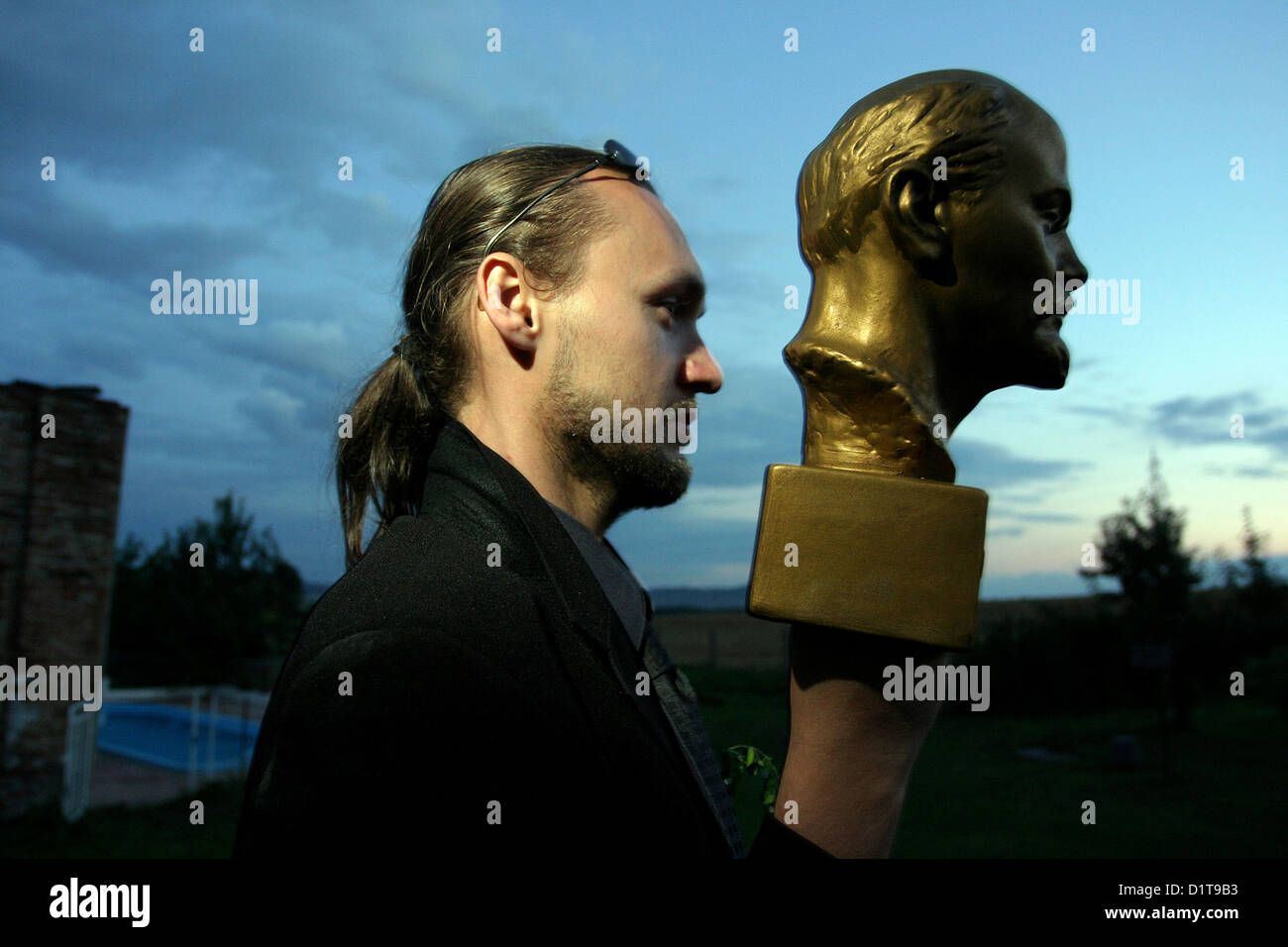 Lenin profile hi-res stock photography and images - Alamy