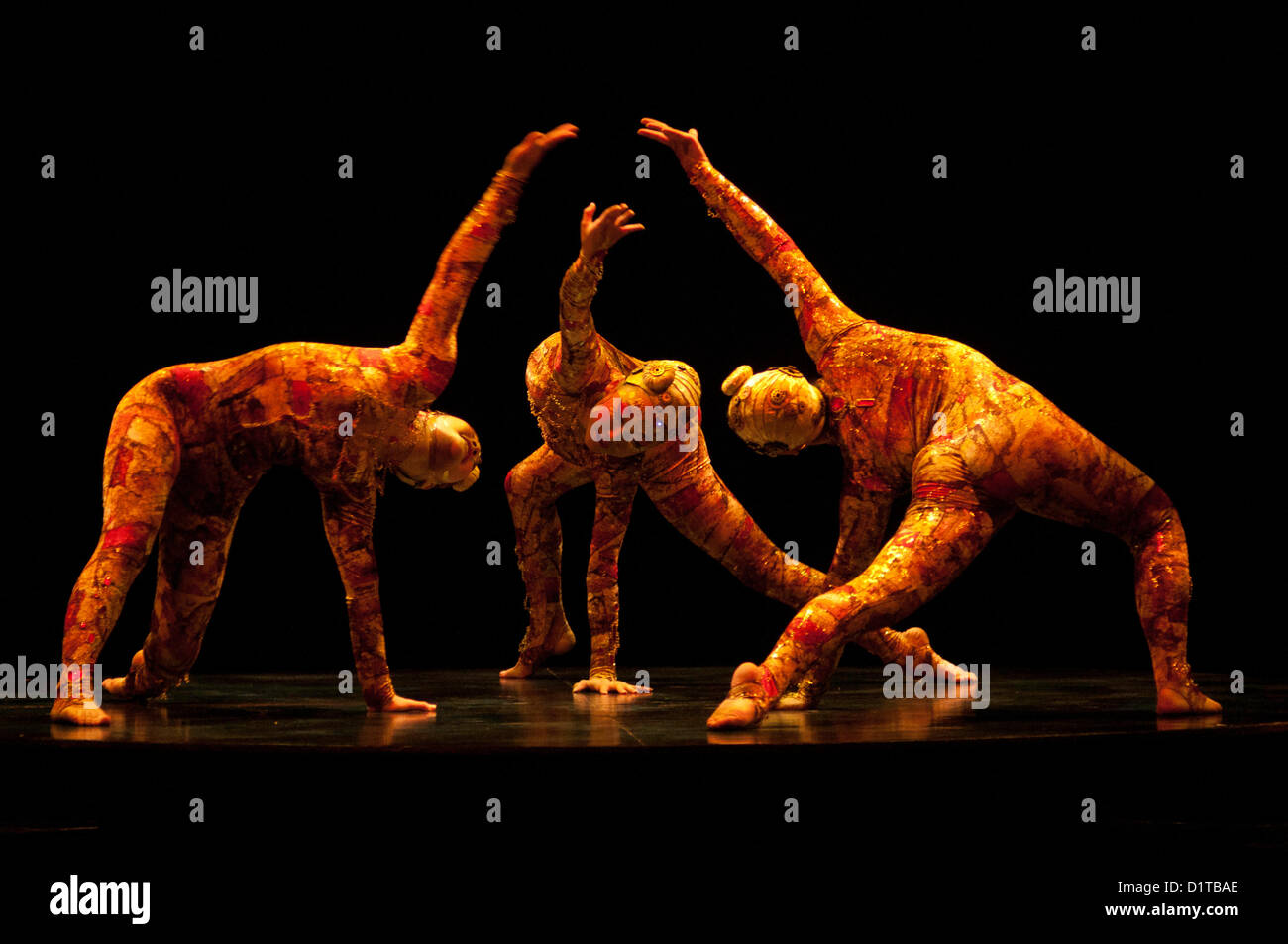Contortionists hi-res stock photography and images - Alamy