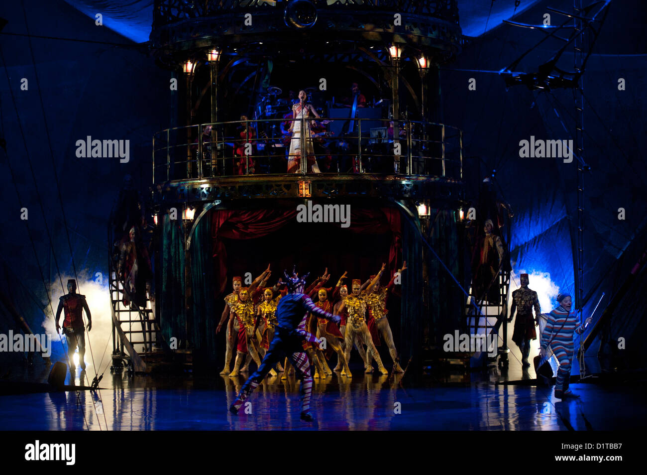 Cirque du soleil acrobats hi-res stock photography and images - Alamy