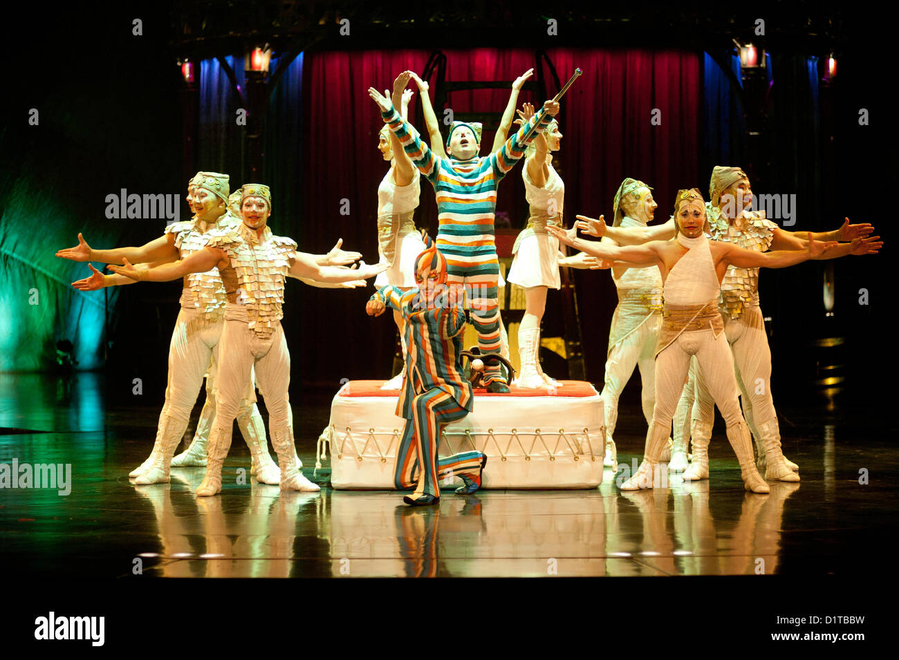 Cirque du soleil acrobats hi-res stock photography and images - Alamy