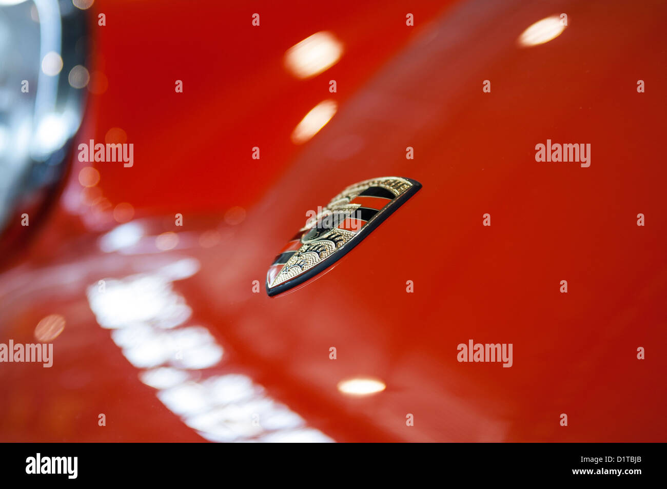 911 porsche emblem sign hi-res stock photography and images - Alamy