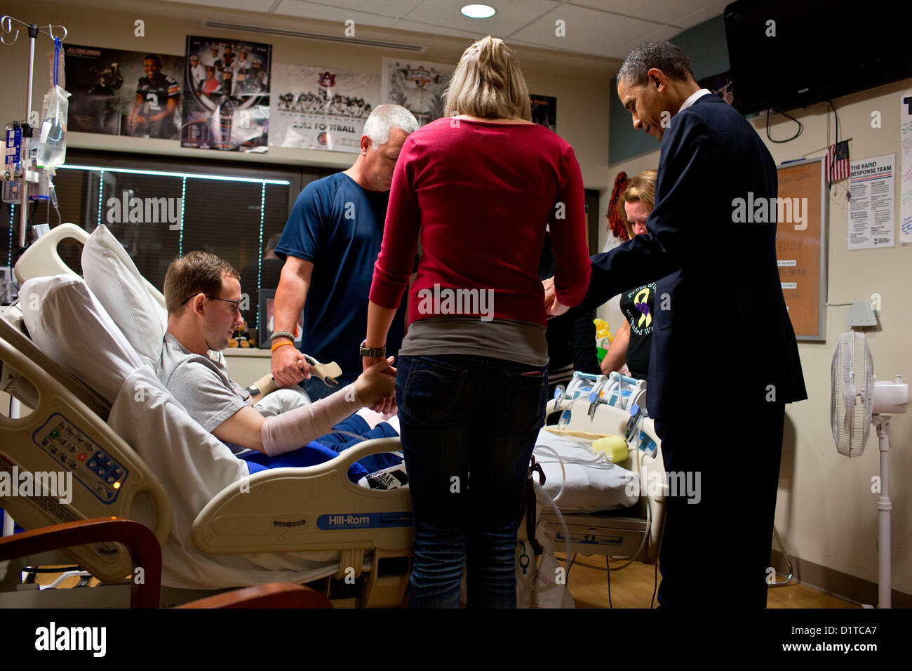 Family visits hospital hi-res stock photography and images - Alamy