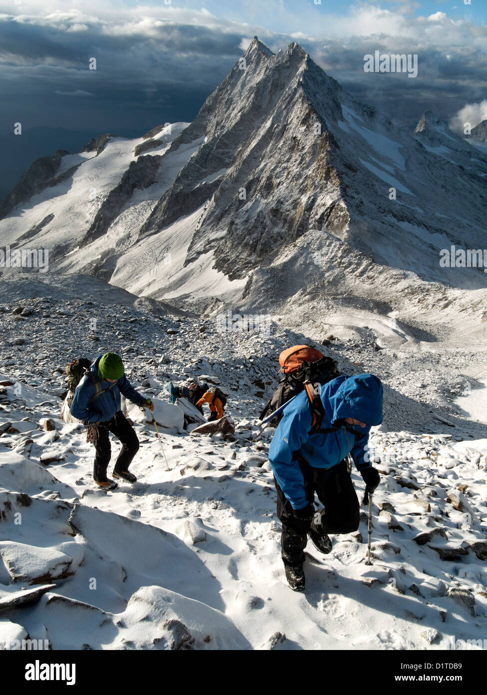 Climbers and scenery in the swiss alps hi-res stock photography and ...