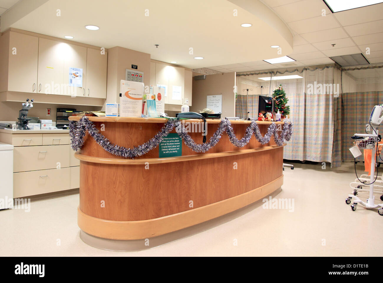 Hospital reception hi-res stock photography and images - Alamy