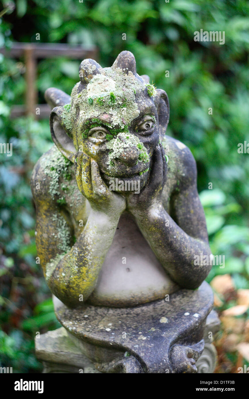 Statue grotesque hi-res stock photography and images - Alamy