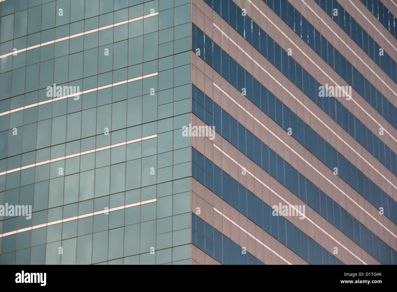 Sharp corner building hi-res stock photography and images - Alamy