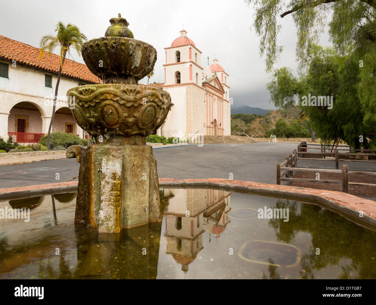 California santa barbara mission statue hi-res stock photography and ...
