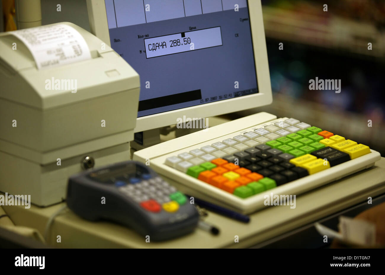 Cash register in shop and credit card register Stock Photo - Alamy