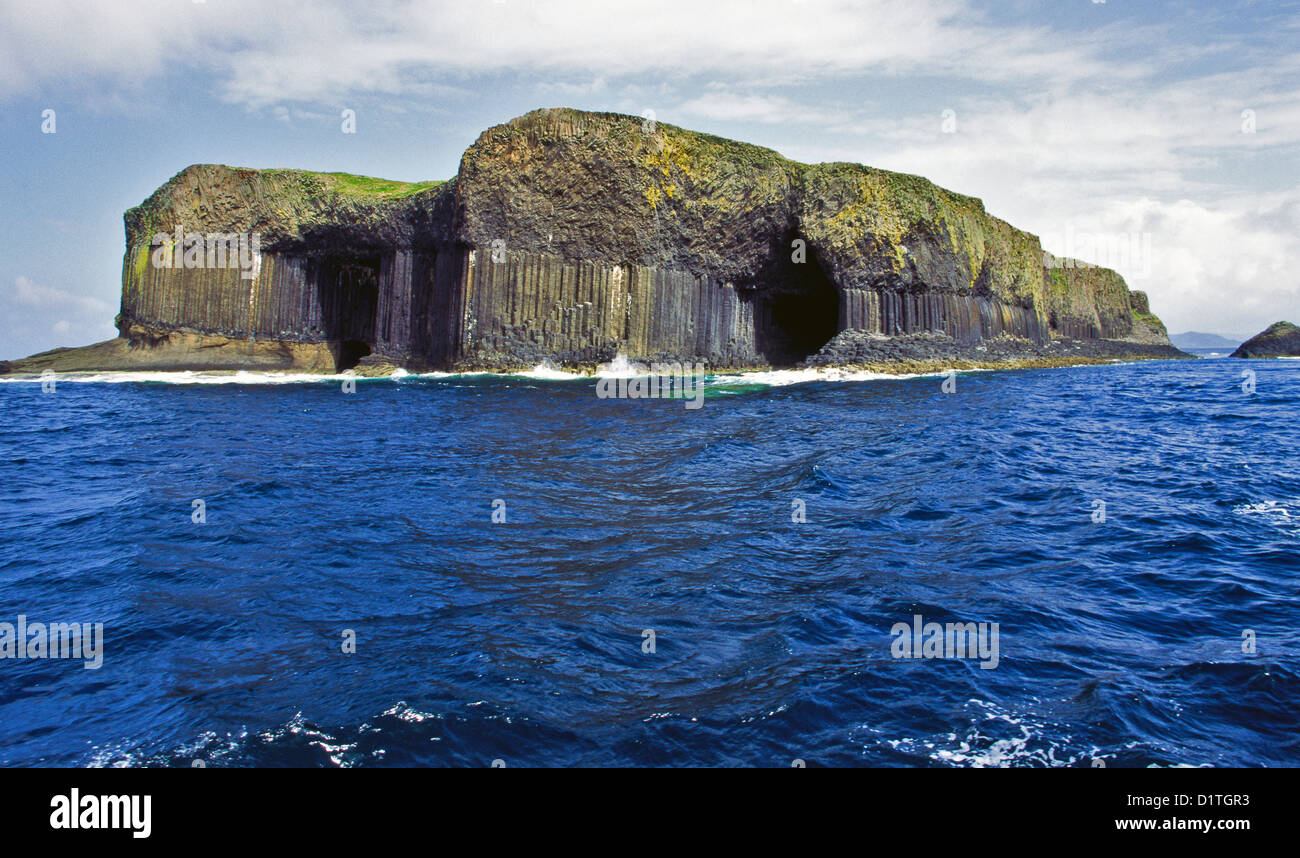 FINGALS CAVE ON STAFFA ISLAND OFF THE WEST COAST OF SCOTLAND Stock ...