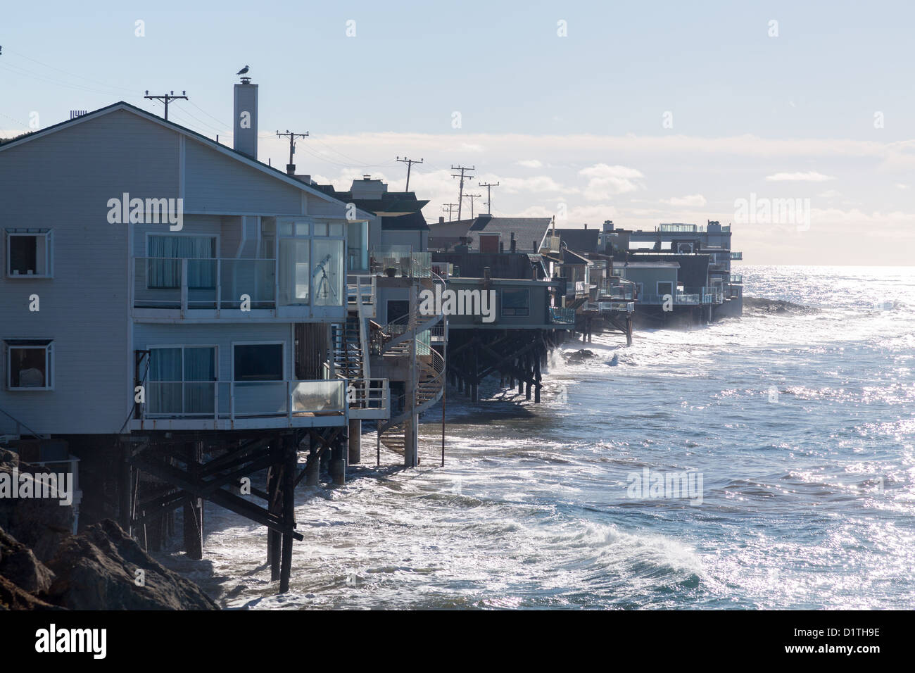 Overhanging houses sea hi-res stock photography and images - Alamy