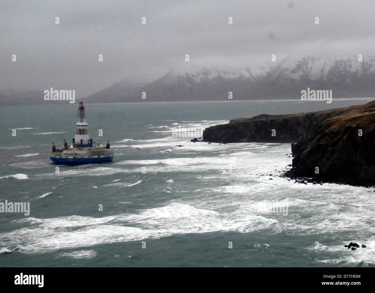 Alaska offshore oil rig hi-res stock photography and images - Alamy