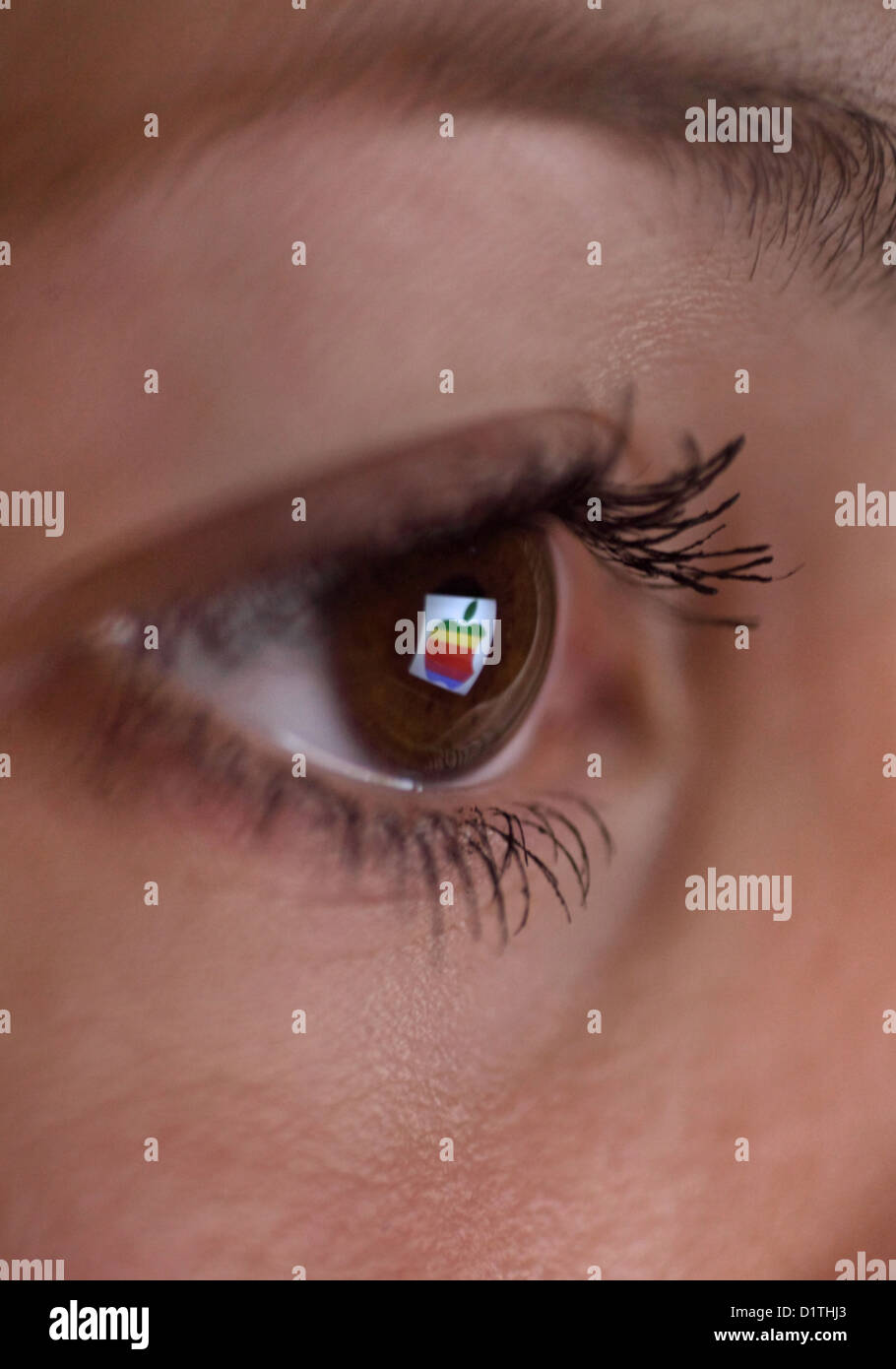 Apple logo world hi-res stock photography and images - Alamy