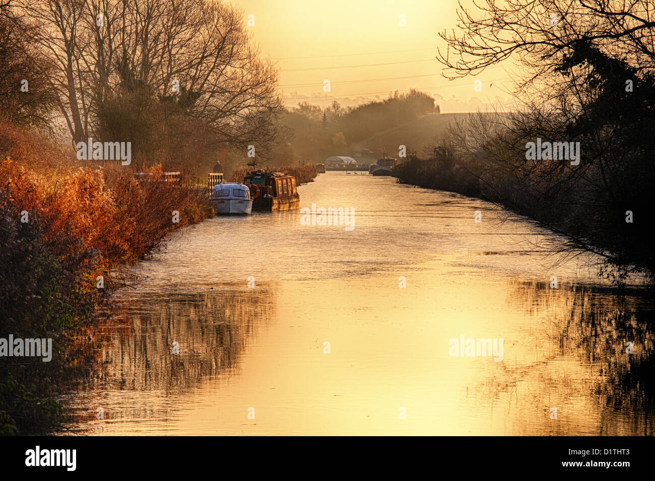 Winter dawn on the Kennet and Avon canal at Seend near Devizes in ...
