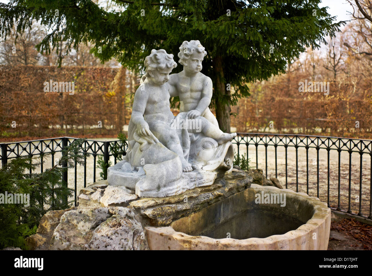 Statues in vienna hi-res stock photography and images - Alamy
