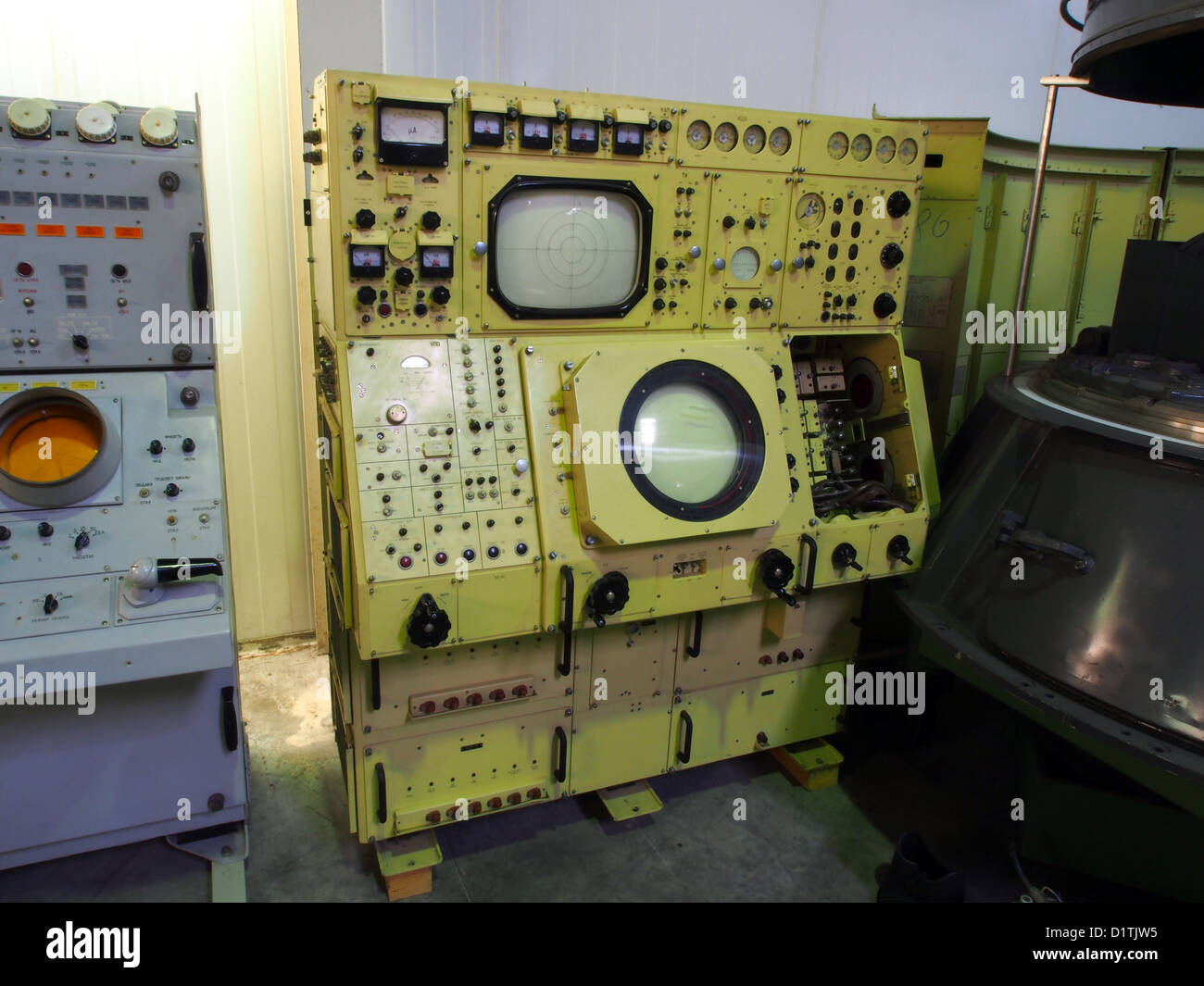 Radar console hi-res stock photography and images - Alamy