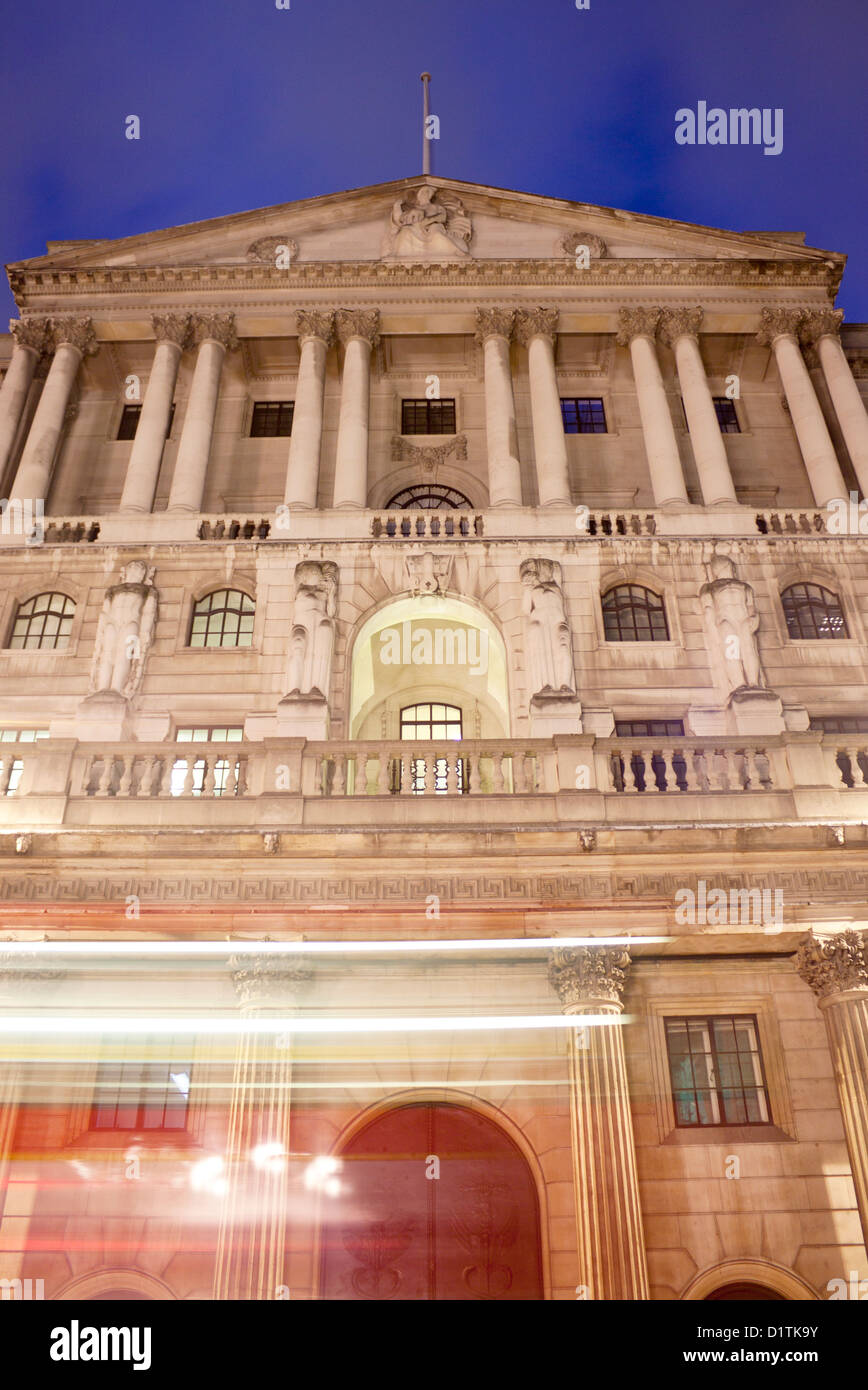 City of london bank night hi-res stock photography and images - Alamy