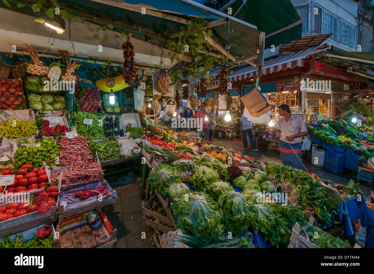 Vegetable market istanbul turkey hi-res stock photography and images ...