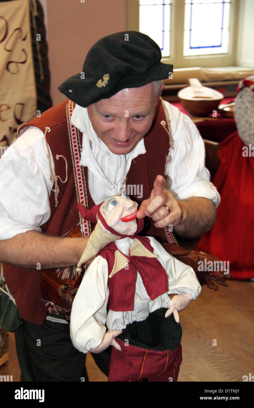 Costumed puppets hi-res stock photography and images - Alamy