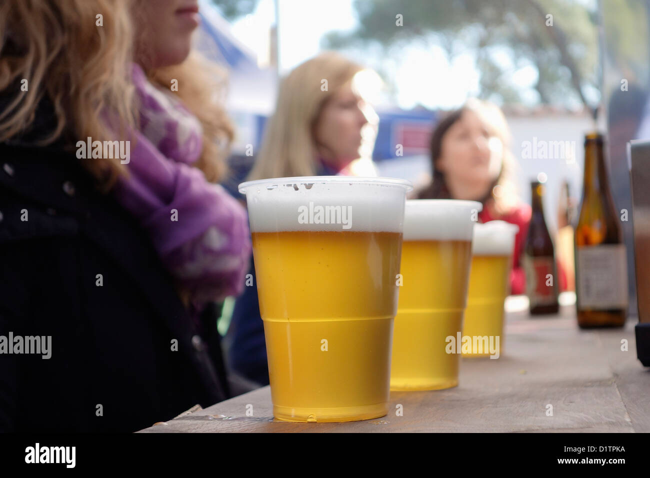 women drinking beer alcohol outdoor Stock Photo - Alamy