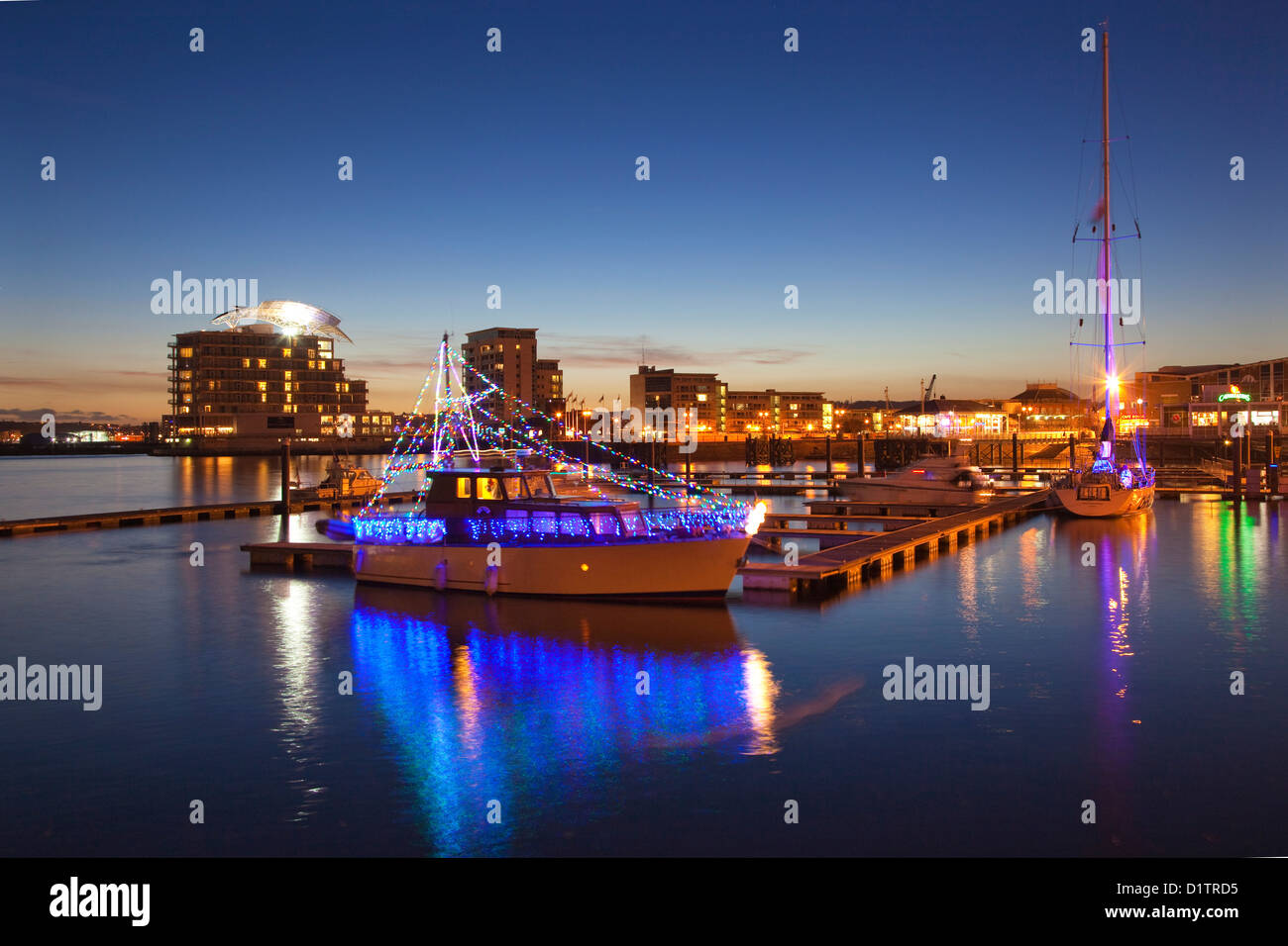 Cardiff bay night wales hi-res stock photography and images - Alamy