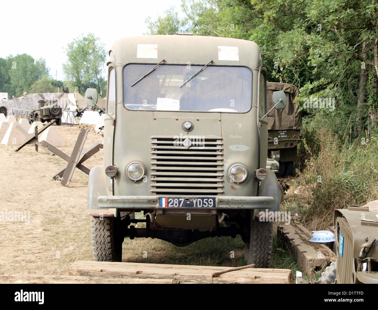 Renault r2087 military ambulance hi-res stock photography and images ...