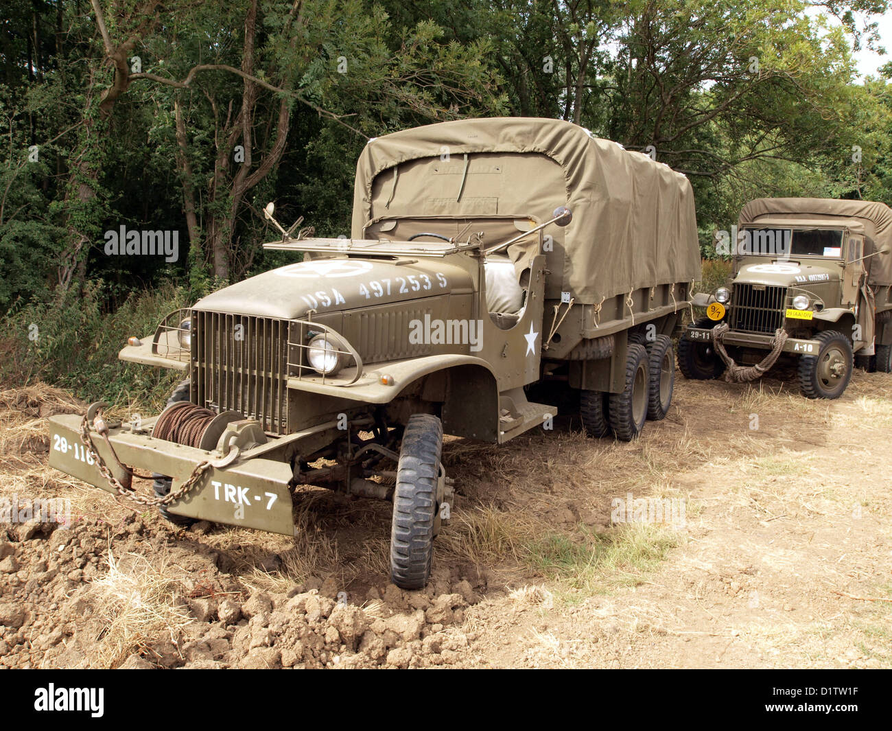 The GMC CCKW-353 is a 2.5-ton, 6x6 military truck used in World War II ...