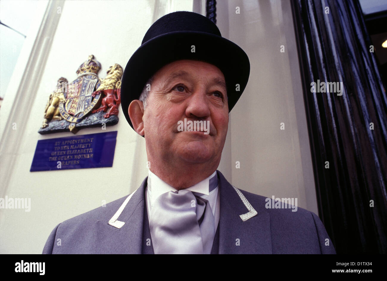 People doorman lifestyle hi-res stock photography and images - Alamy
