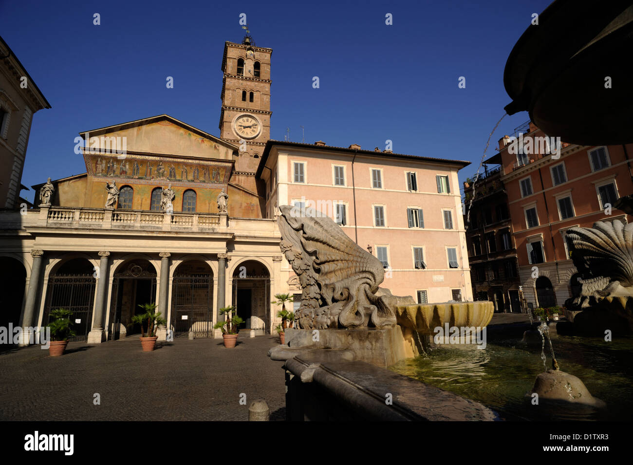 Italy, Rome, Piazza di Santa Maria in Trastevere Stock Photo - Alamy