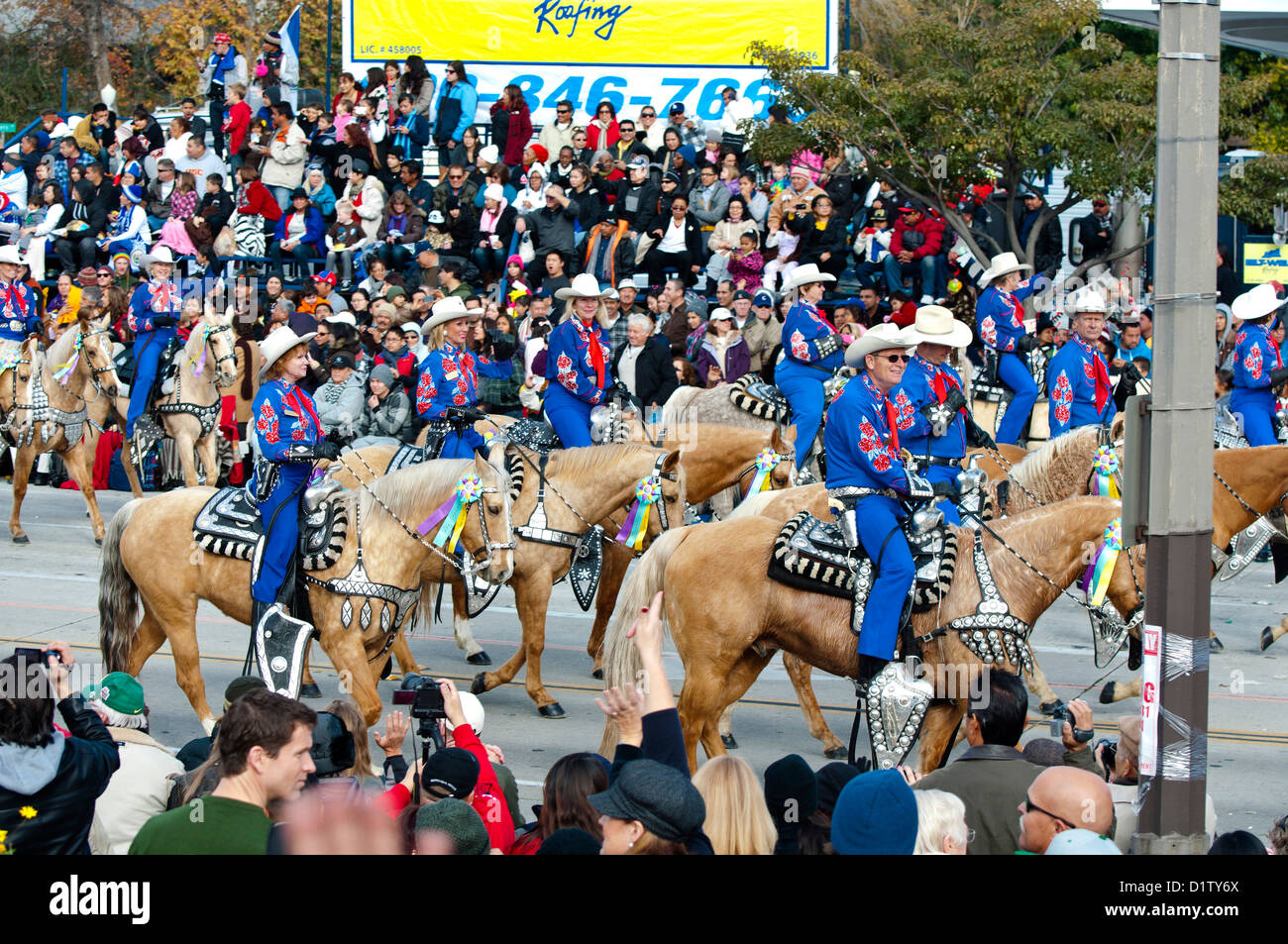 Parade cowboys hi-res stock photography and images - Alamy