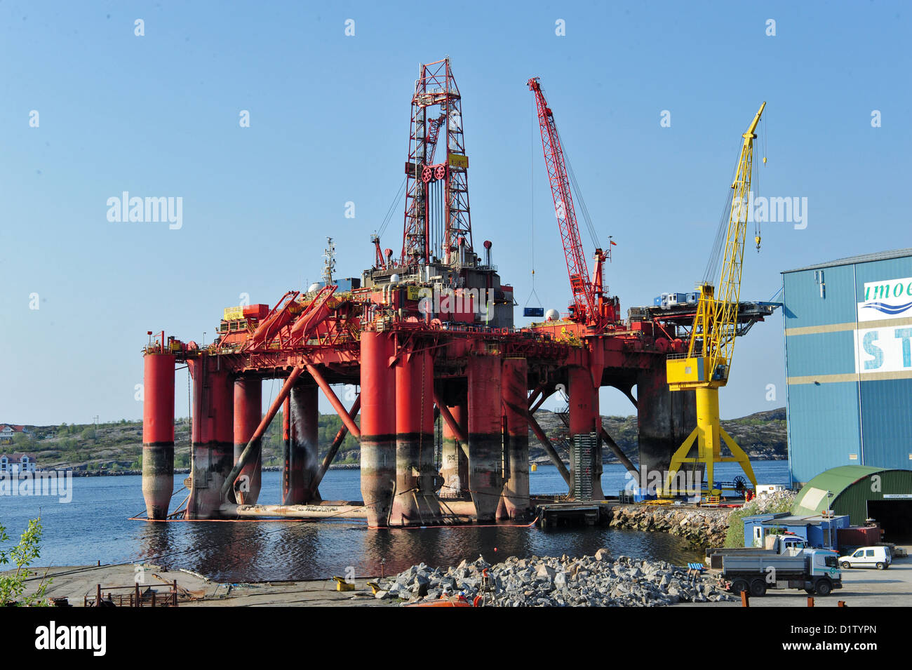Offshore drilling hi-res stock photography and images - Alamy