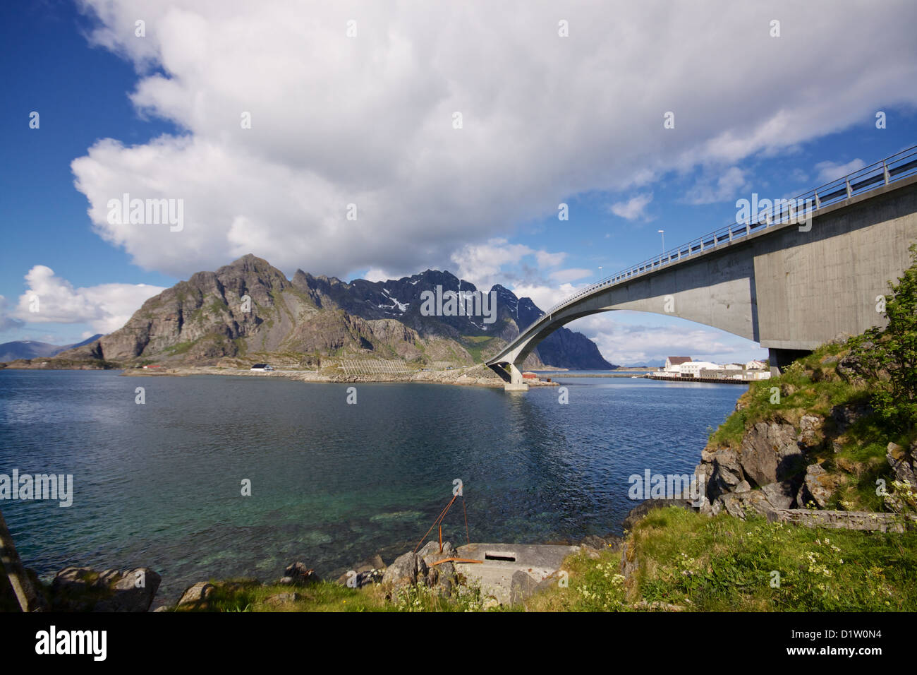 Bridge connecting islands hi-res stock photography and images - Alamy