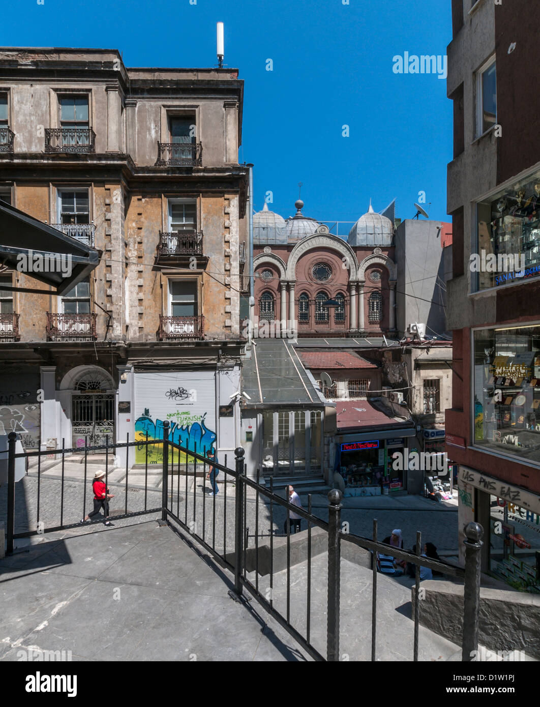 Ashkenazi synagogue hi-res stock photography and images - Alamy