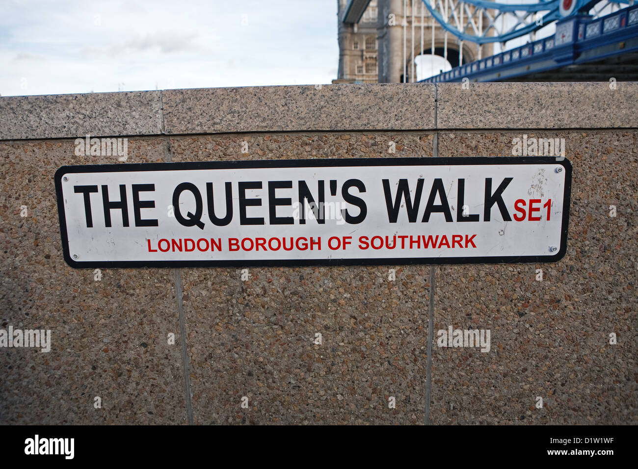 The Queens Walk London SE1 wall sign Stock Photo - Alamy