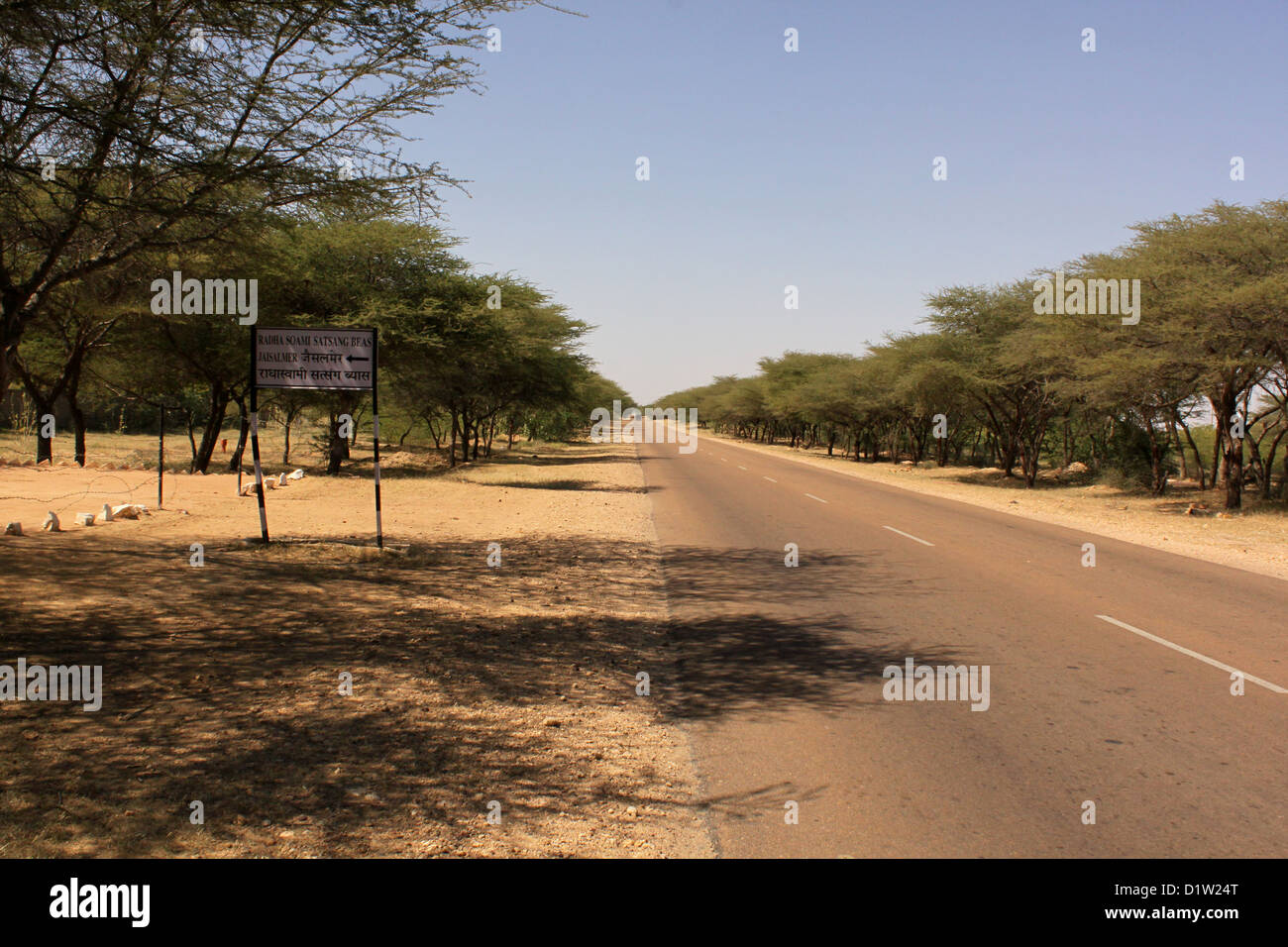 Open stretch of road Rajasthan India Stock Photo - Alamy