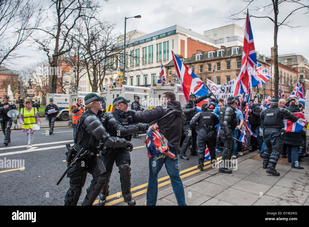 Saturday 5th January 2013, Belfast, Northern Ireland, UK. Loyalists ...