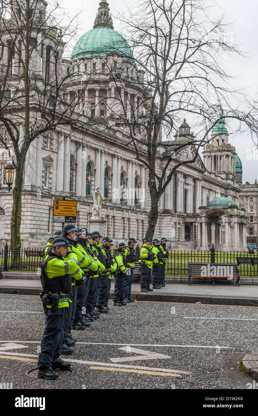 Saturday 5th January 2013, Belfast, Northern Ireland, UK. Loyalists ...