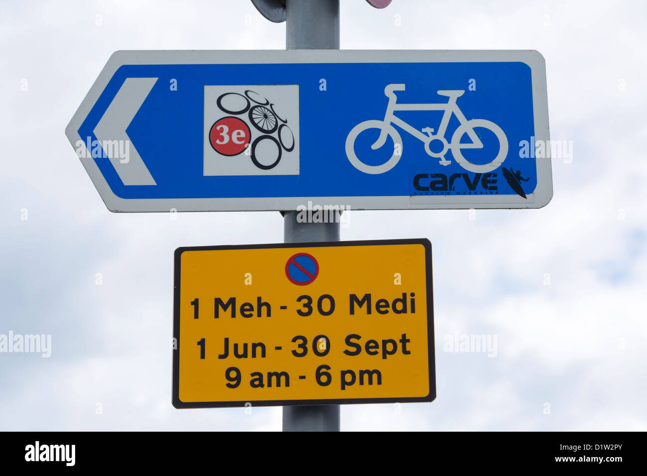 No parking bicycle sign hi-res stock photography and images - Alamy