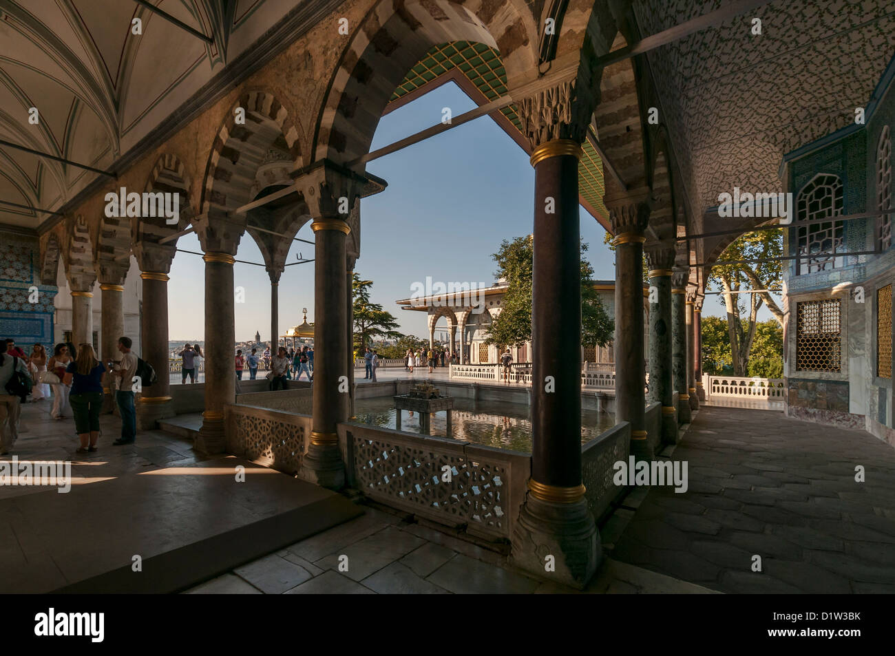 Upper terrace with fountain, İftar bower and Baghdad Kiosk in Topkapi ...