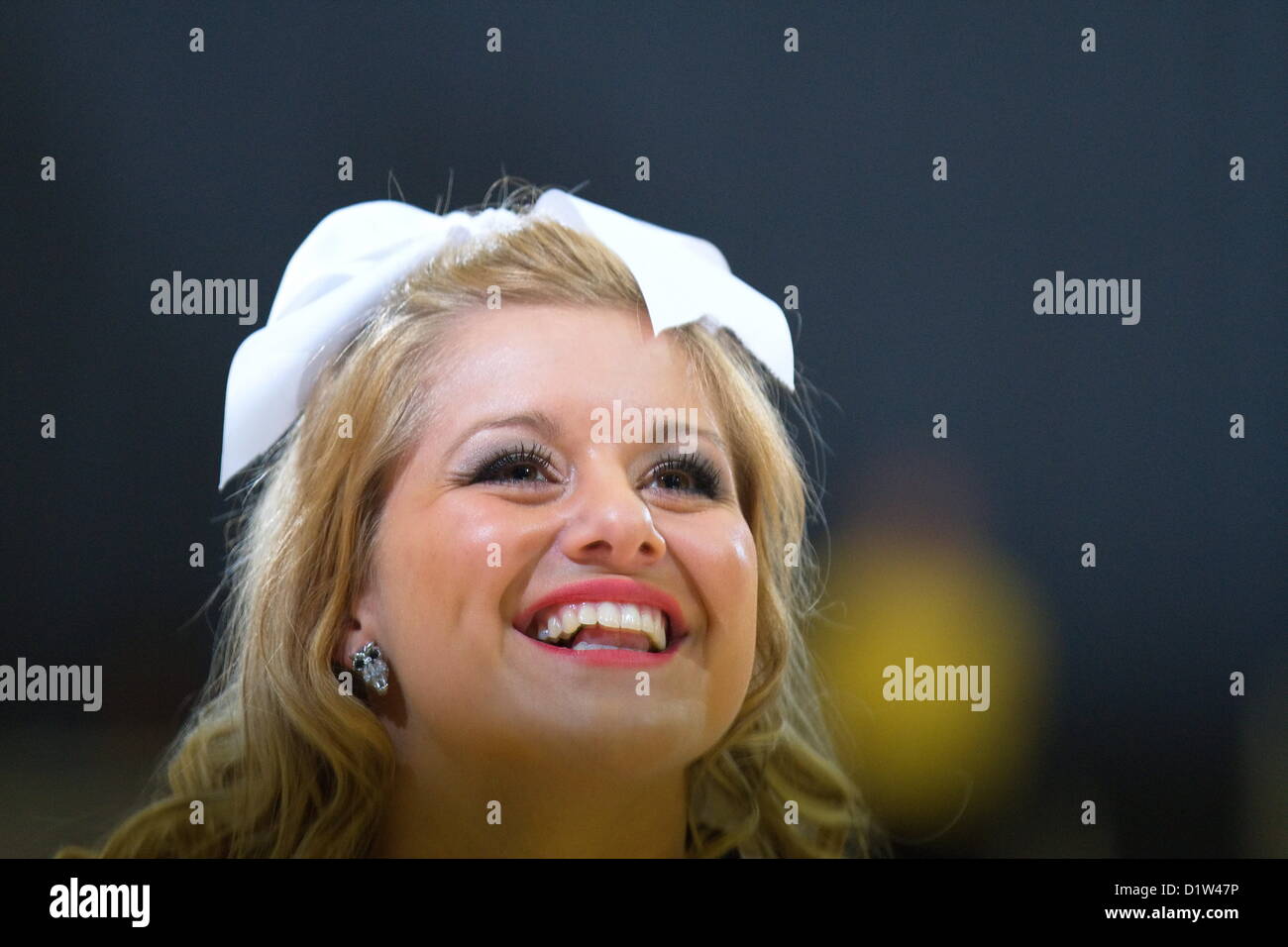 College cheerleaders hi-res stock photography and images - Alamy