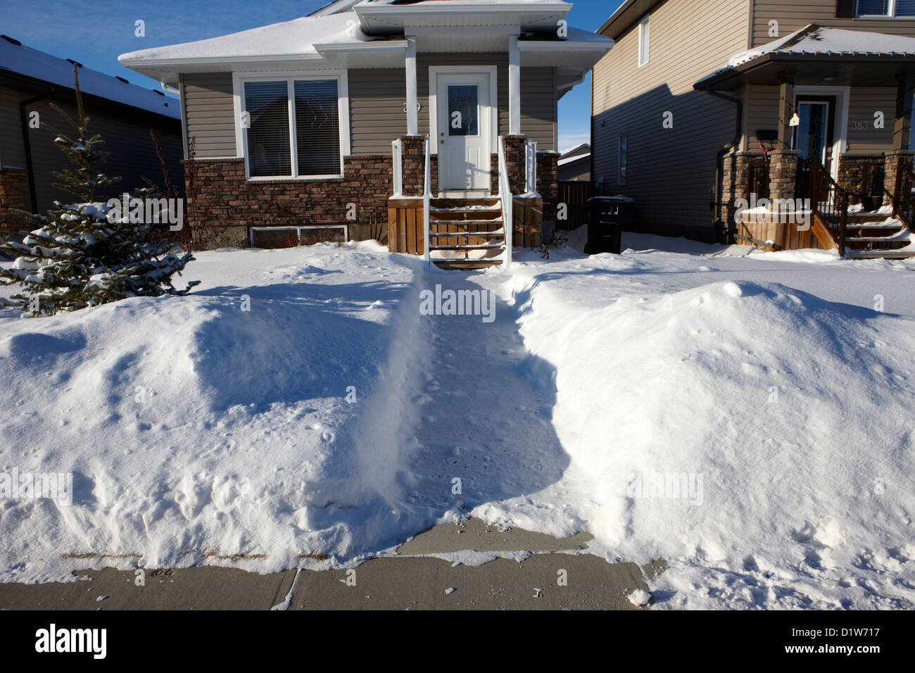 Deep snow house hi-res stock photography and images - Alamy