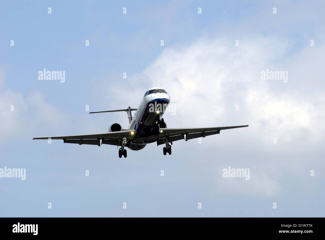 Embraer 145 united hi-res stock photography and images - Alamy