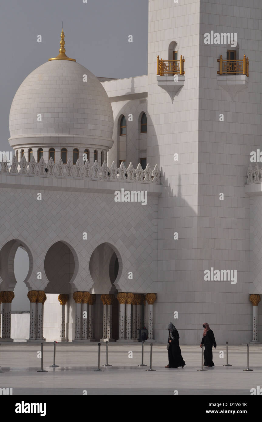 Abu Dhabi (United Arab Emirates), Sheikh Zayed Grand Mosque Stock Photo ...