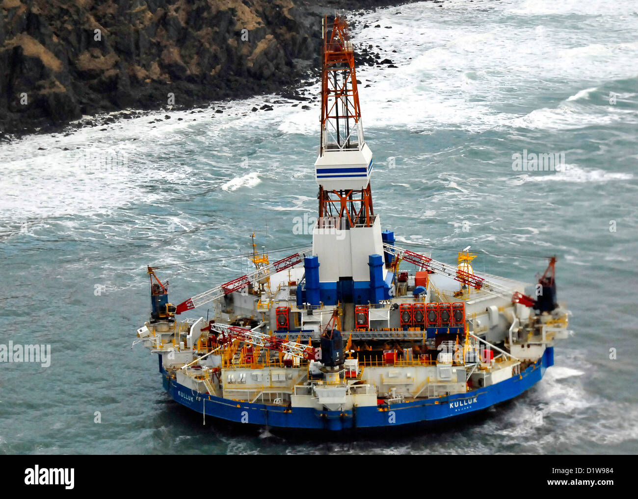 USCG oil drilling arctic platform Kodiak Kulluk MH-60 Jayhawk Alaska ...