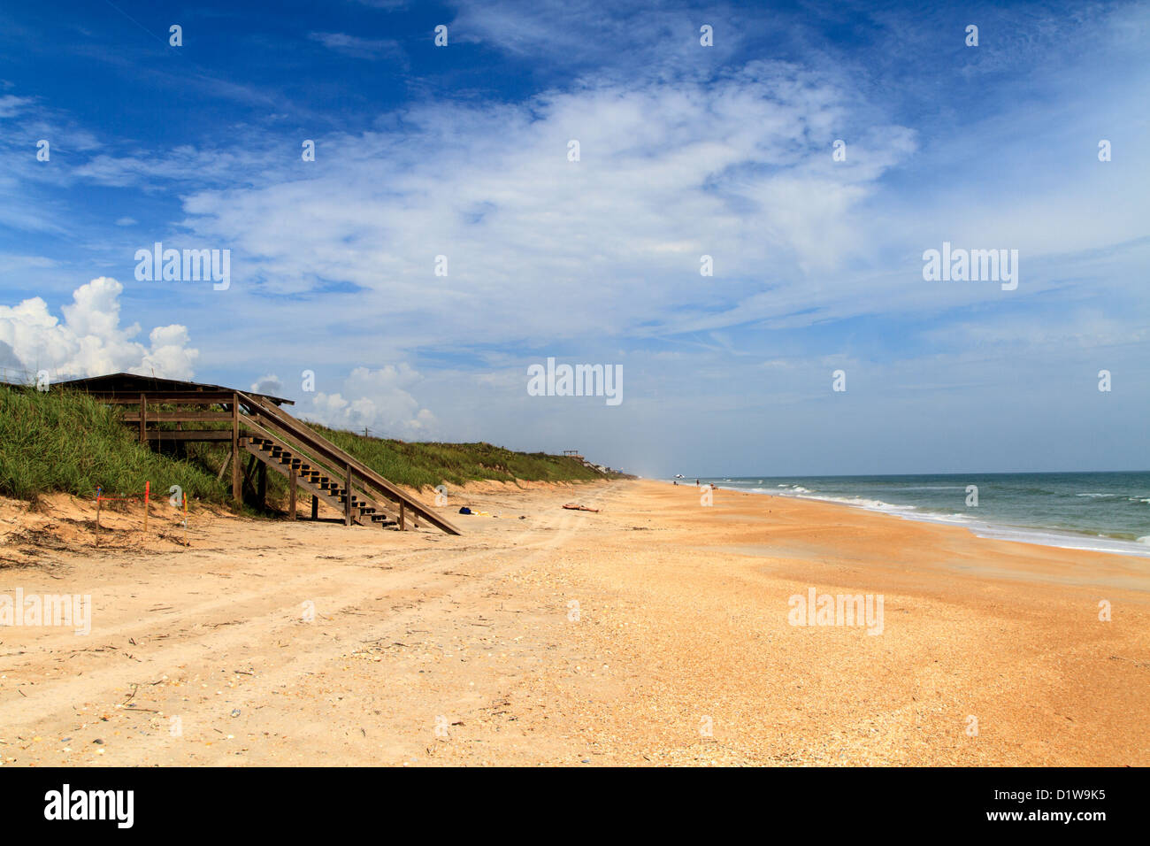 Florida beach with wooden ocean access Stock Photo - Alamy