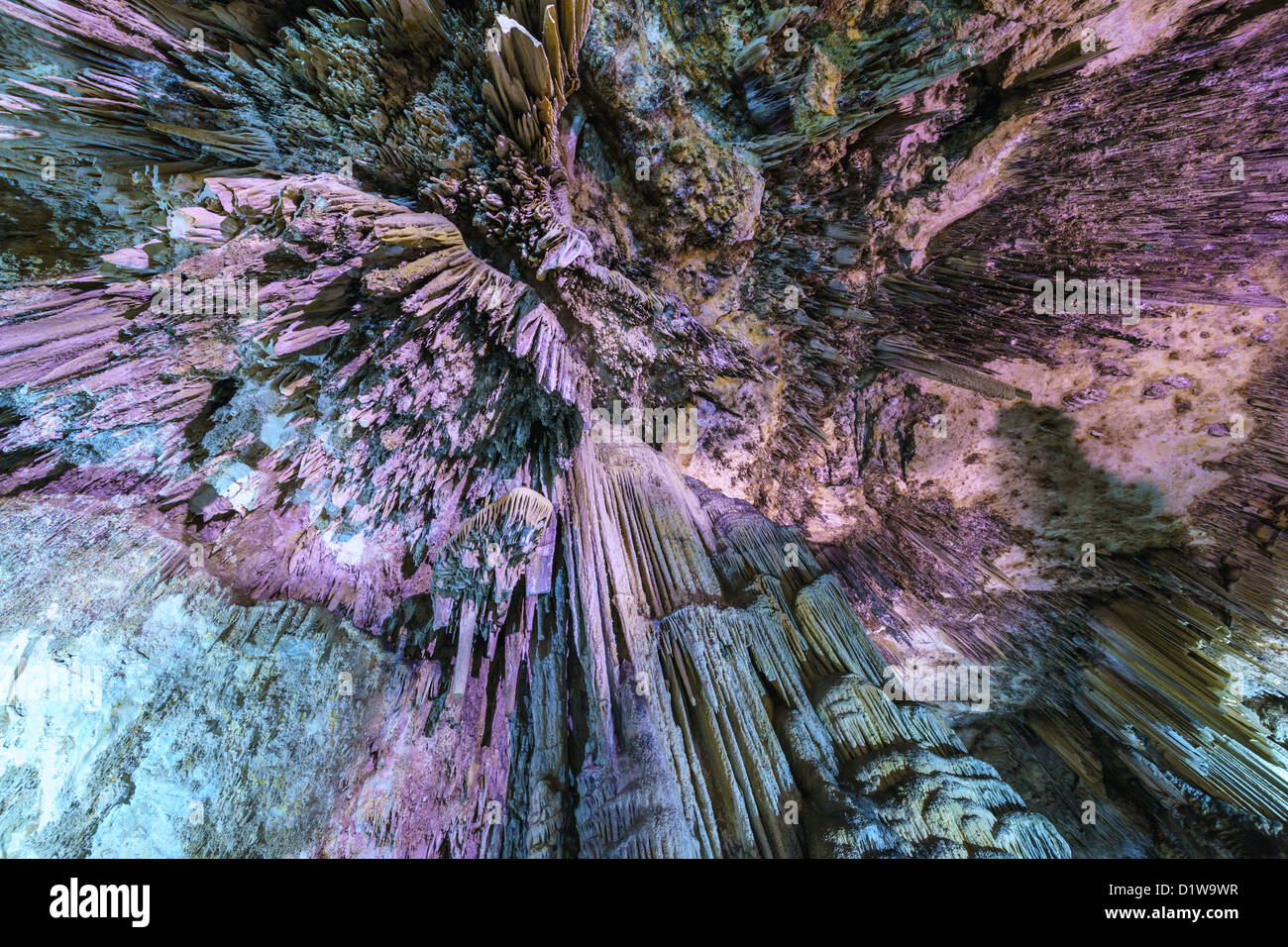 Cave roof hi-res stock photography and images - Alamy