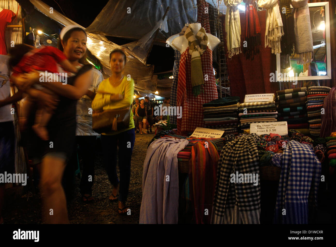 Angkor Night Market in Siem Reap Stock Photo - Alamy
