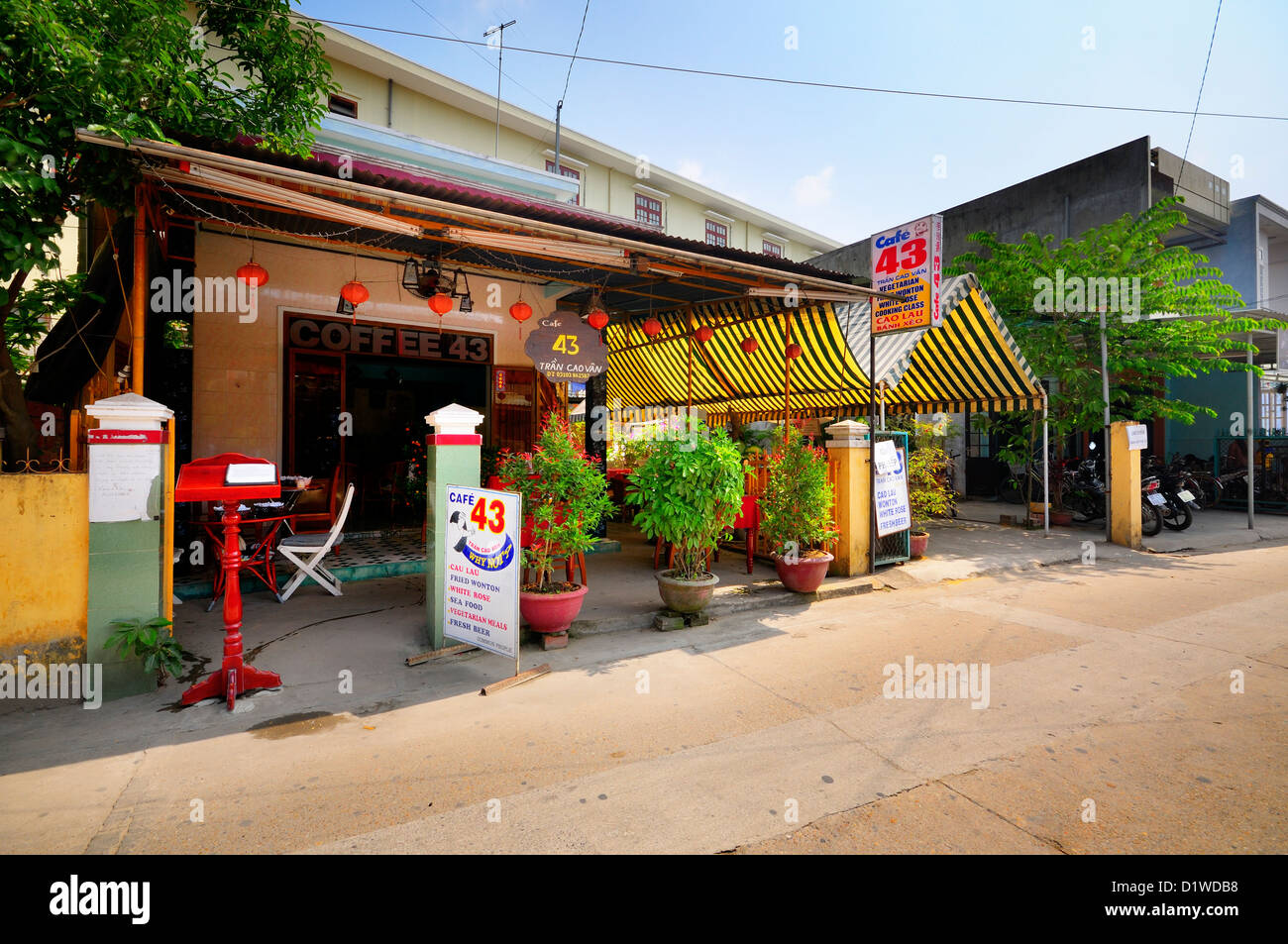 Vietnam outdoor cafe hi-res stock photography and images - Alamy