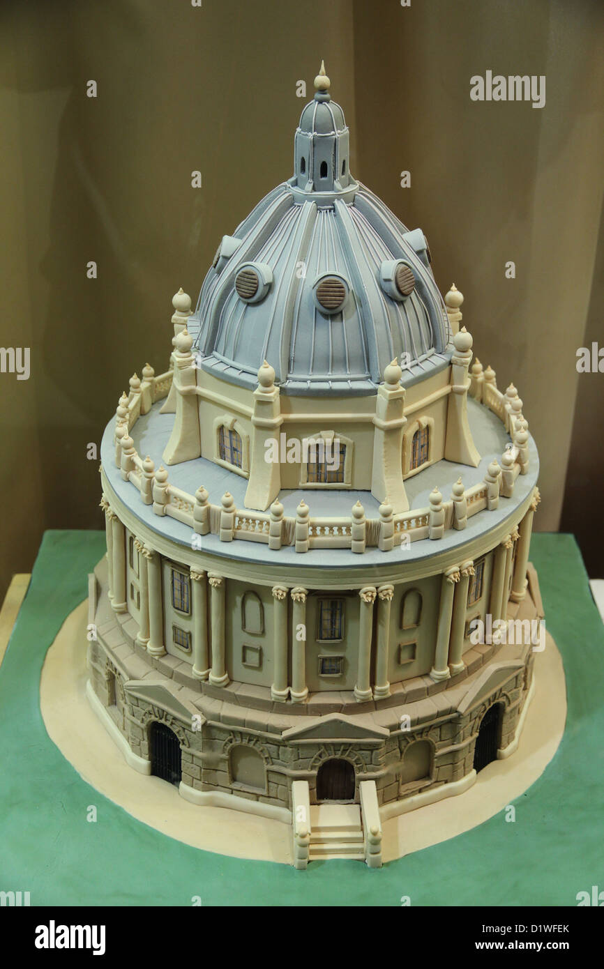 Cake Decorated as Radcliffe Camera Stock Photo - Alamy